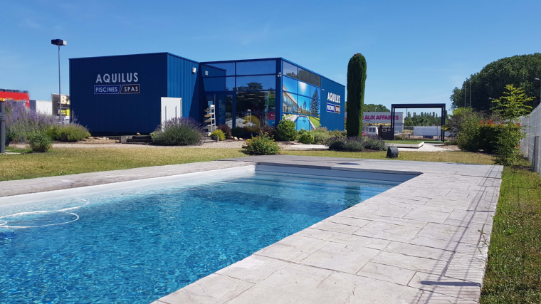 Constructeur Piscine et Installateur de Spa ORLIENAS - France | Aquilus